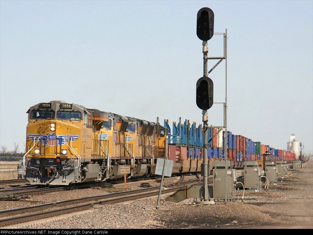 UP 7858 makes it ways thru the many XO's at MP 209.6,Note the row of switch heaters to the right ...